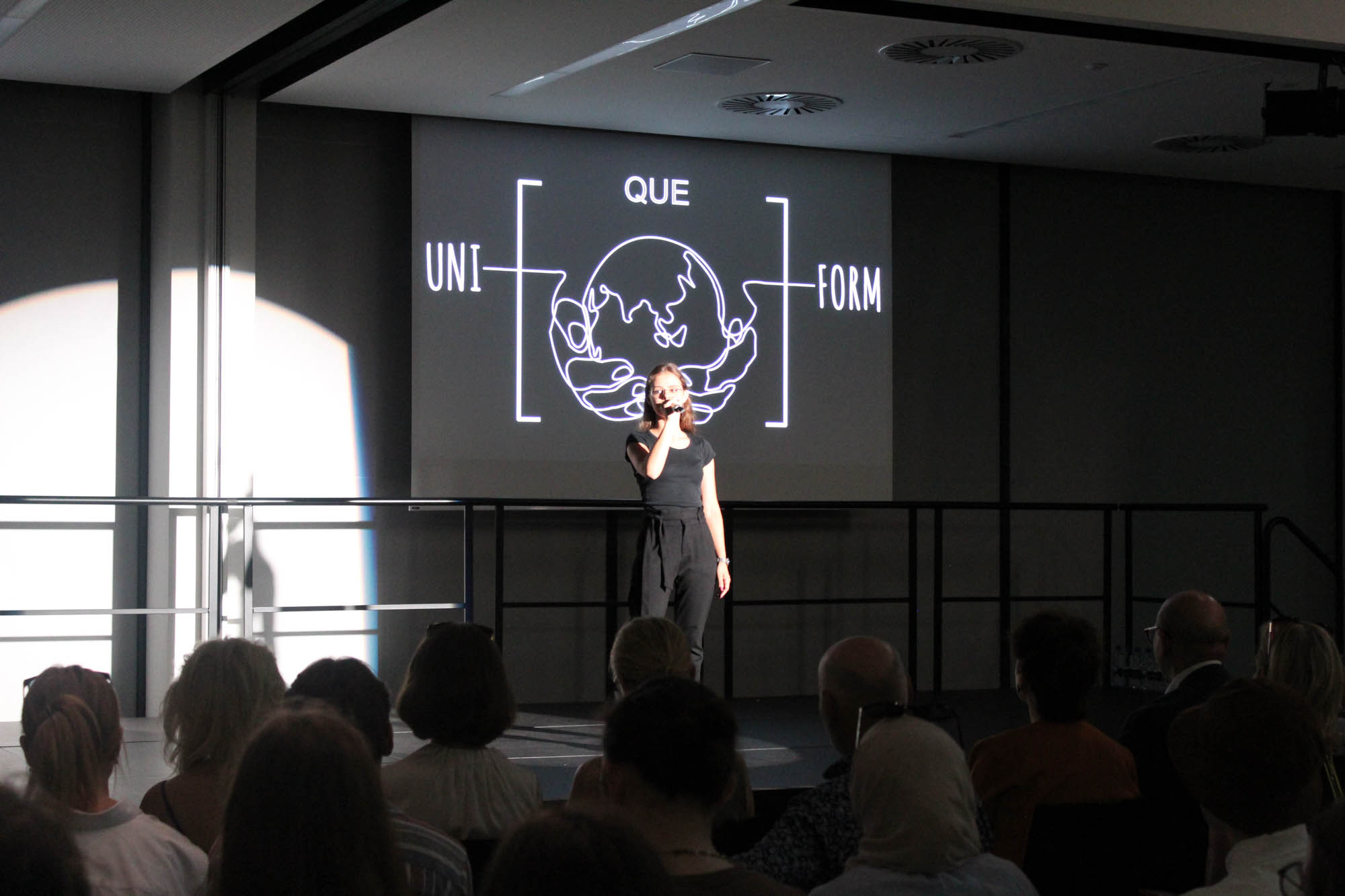 Abschlusspräsentation des Fachbereiches Mode und Design - Pädagogische ...